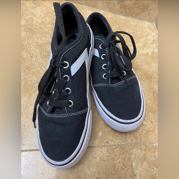 Airwalk | Shoes | Airwalk Black White Canvas 25 Sneaker | Poshmark